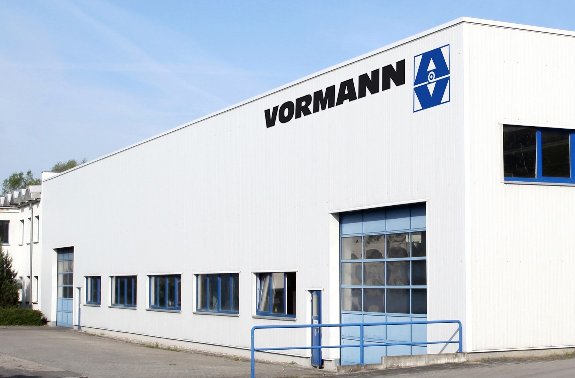 Hersteller für Scharniere und Beschläge | August Vormann